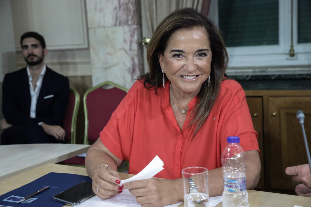 Ντόρα Μπακογιάννη: «Η Σία είναι μια καταπληκτική μητέρα, έχουμε πολλά ...